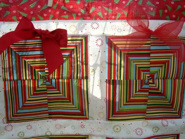 Gift Box Table Runner - Patchwork Posse