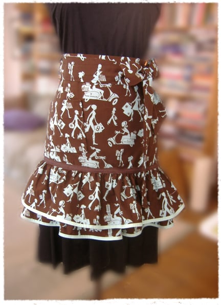 50 + Apron Tutorials for Spring Cleaning - Patchwork Posse