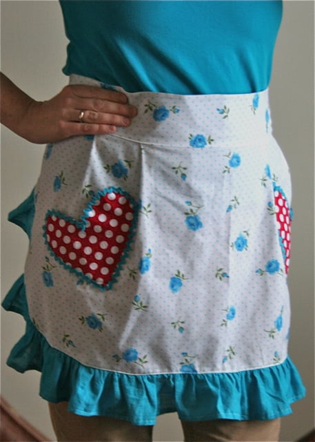 50 + Apron Tutorials for Spring Cleaning - Patchwork Posse