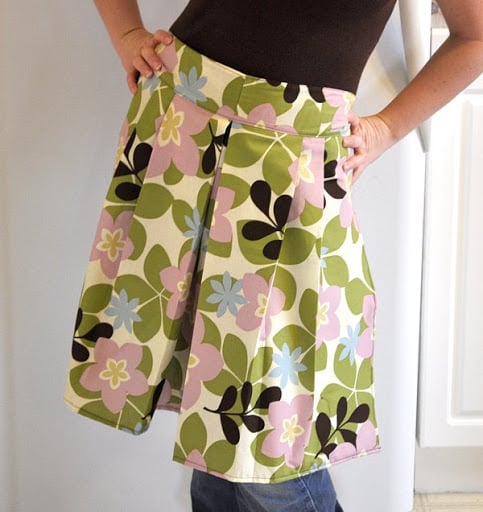 50 + Apron Tutorials for Spring Cleaning - Patchwork Posse