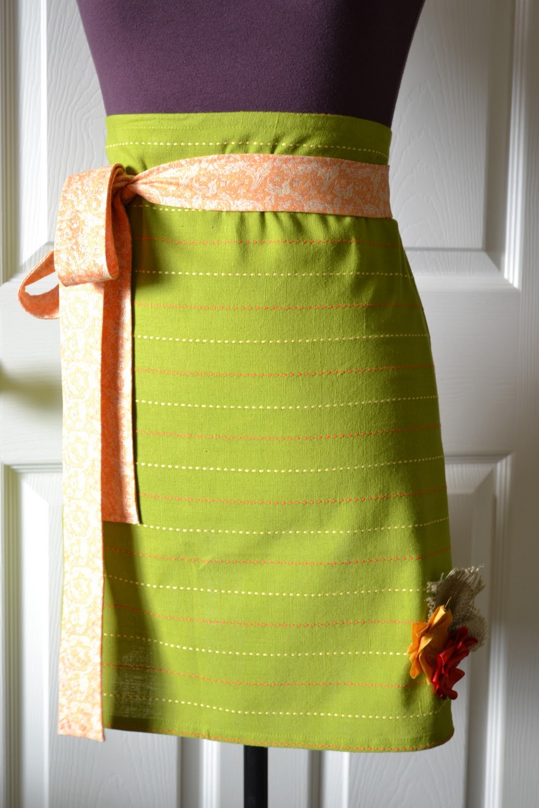50 + Apron Tutorials for Spring Cleaning - Patchwork Posse