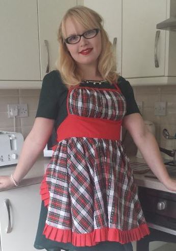 50 + Apron Tutorials for Spring Cleaning - Patchwork Posse