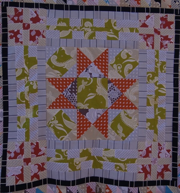 Busy Body Medallion Quilt Along - 1st Border - Patchwork Posse