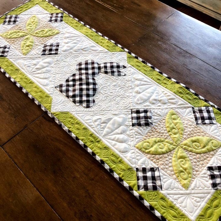 10 Free Table Runners for Spring - Patchwork Posse